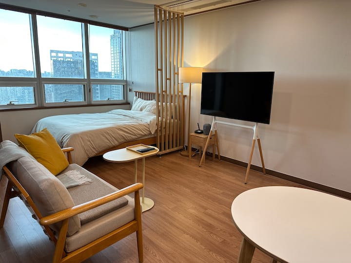 [서울역 도보 5분/시청역 도보 5분/초고층/시티공원뷰/장박 할인] 넓고 아늑한 레지던스 - Seoul