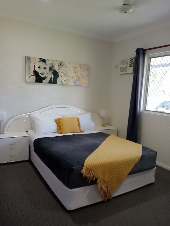 Home Sweet Home - 3 Bedroom, 1 Bathroom House. - Townsville