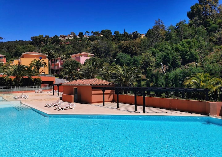 2 Pièces En Bord De Mer Avec Piscine/jardin - Théoule-sur-Mer