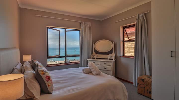Ruby Retreat - Tranquil Seaside Escape - Mossel Bay