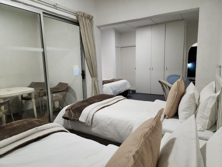 Busa House Small Family Room - White River