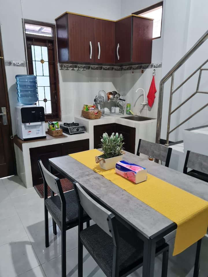 Grey House Family Homestay - 족자카르타