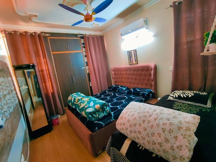 Big Group Family Stay 6 Bhk 18 Guests - Sahibzada Ajit Singh Nagar
