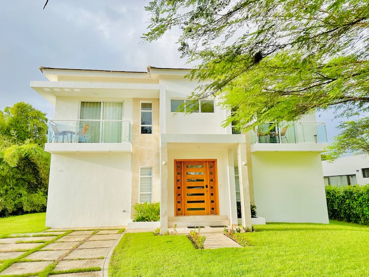4 Br Villa In A Secure, Private, Seaside Community - Sosúa