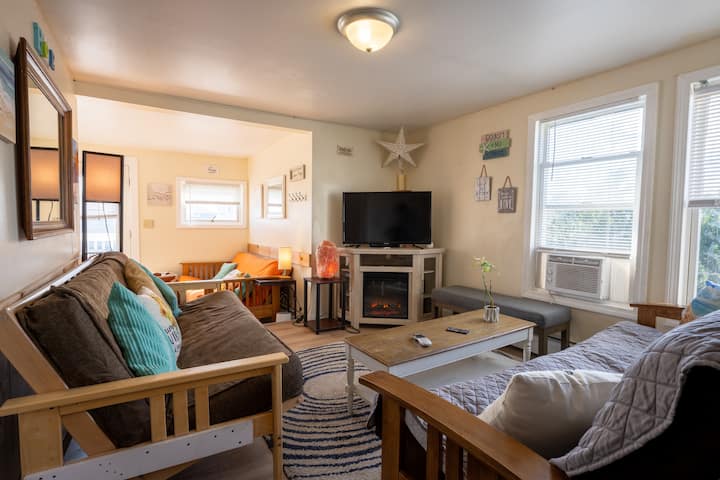 The Sea Cliff - 3br 1bath Same Block As Beach! - Hampton, NH