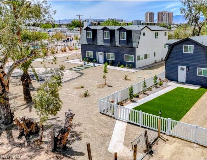 1 Acre Ranch By Vegas Blvd - Las Vegas, NV