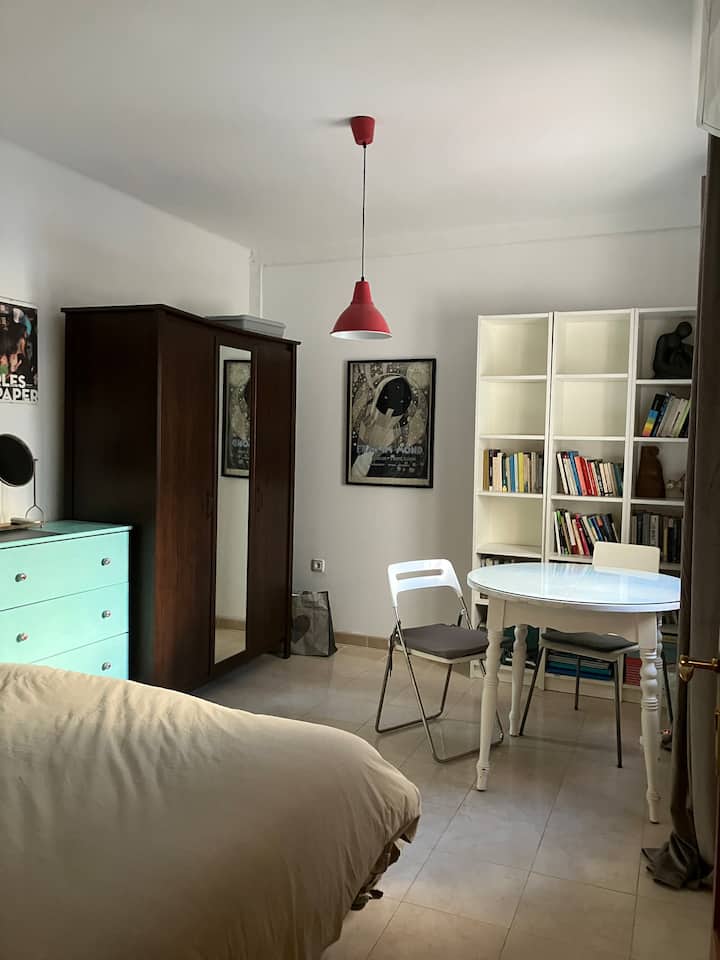 Confortable Big Bedroom In Great Location - Siviglia