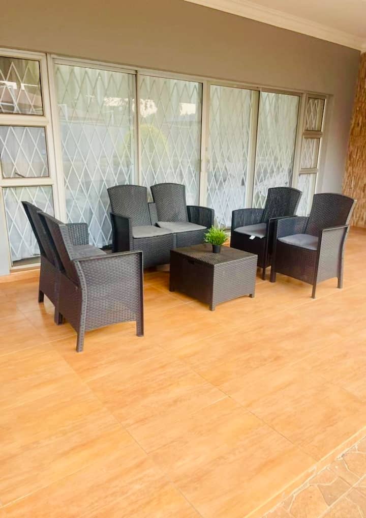 5 Bedroom In Quiet Neighbourhood. - Zimbabwe