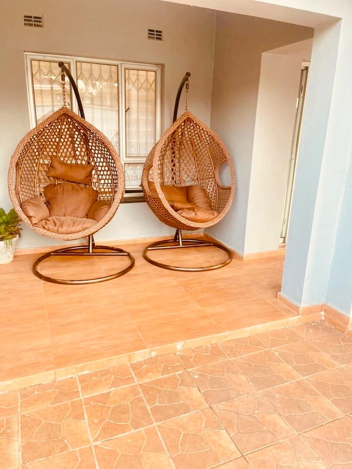 5 Bedroom In Quiet Neighbourhood. - Harare