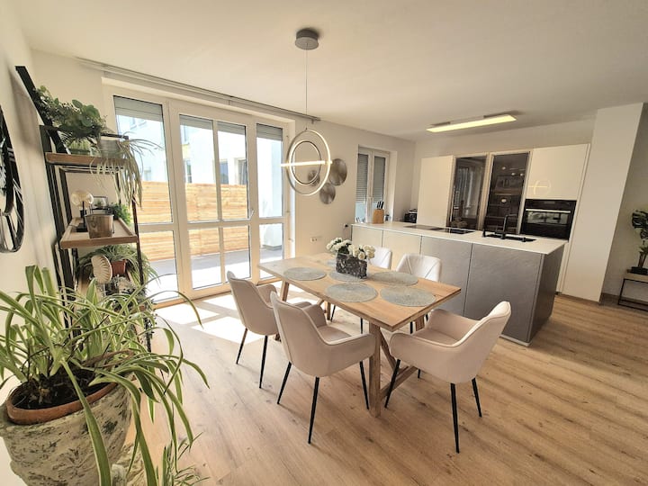 Newworkcenter "Luxury Sea Loft" - リンツ