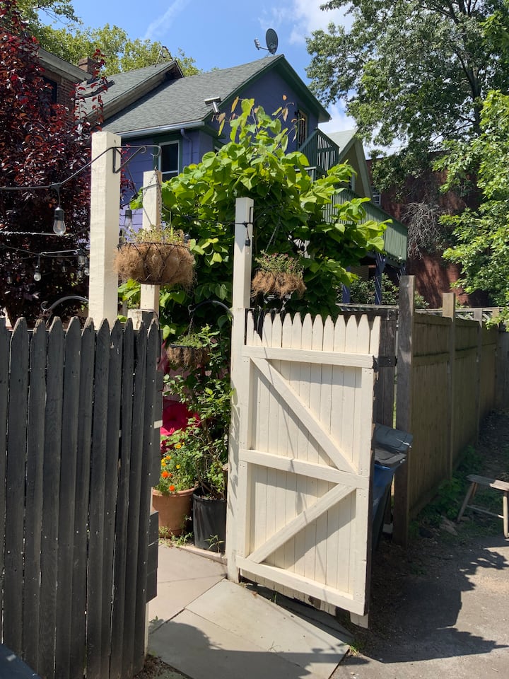 Garden Apartment In Goatville - New Haven, CT