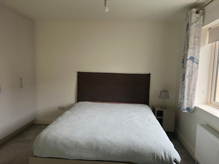 Spacious King Sized Room With Ensuite - Kildare