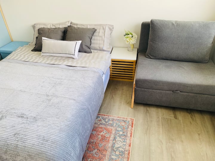 Rent A Room & Living Room Upstairs. Geelong, Vic. - 절롱