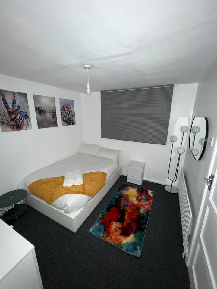 2 Bed: Discount For Contractors And Long Stays - London