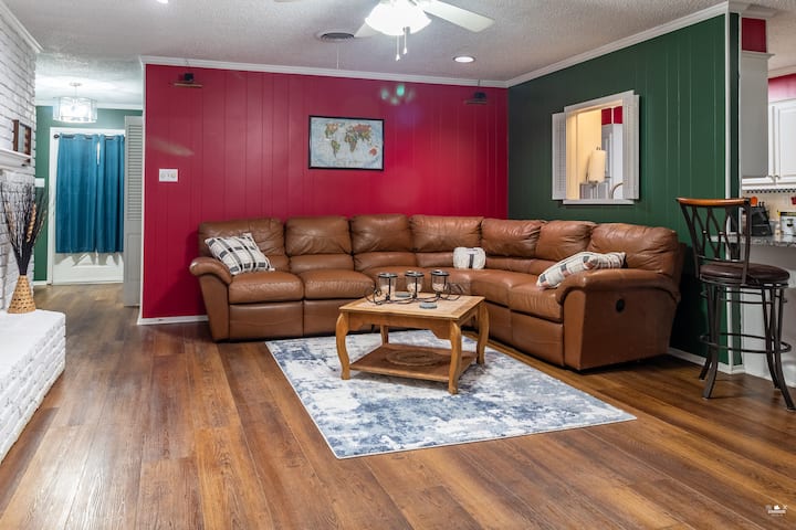 Spacious *Midterm* Stay And High Speed Workstation - San Angelo, TX