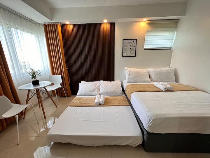 Hotel Living, The Persimmon Suites 4-6pax (1804) - Cebu City
