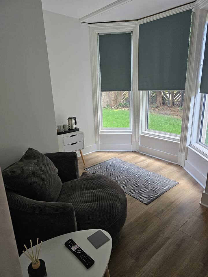 Private Room In Large House. - Darlington