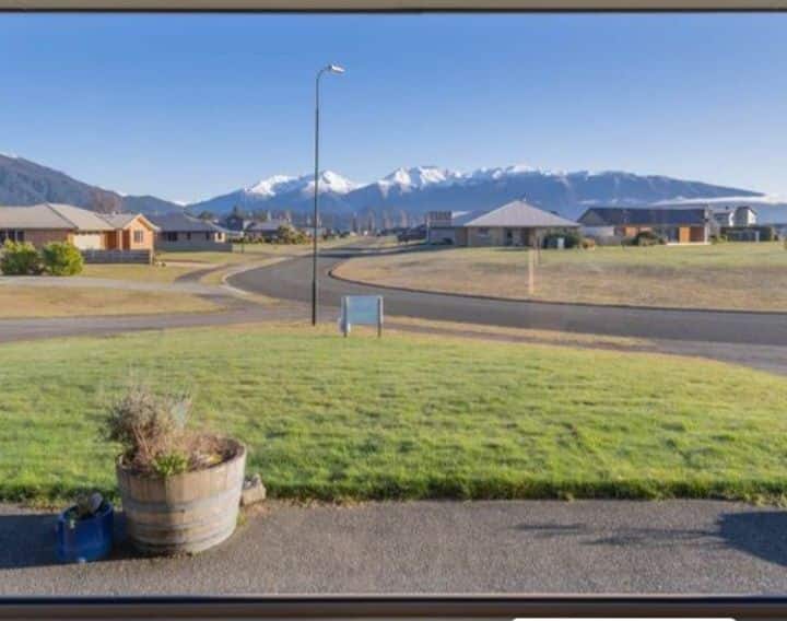 Mountain Views, Quiet Location - Te Anau