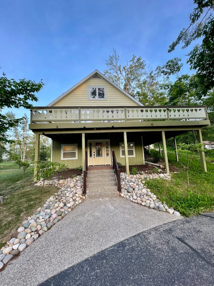 Gaylord Getaway *On The Golf Course! - Otsego Lake State Park, Gaylord