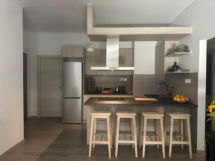 Spacious Sunlit 3bd Flat,2 Bathroom Best Location! - 아테네