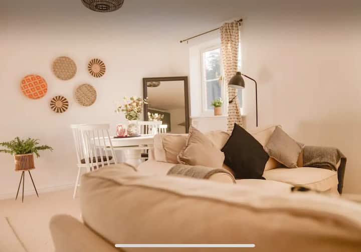 Beautiful Apartment Near Coast & Countryside - Bridgend