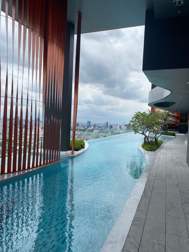 2br Luxury Condo@mrt Huai Khwang - Bangkok