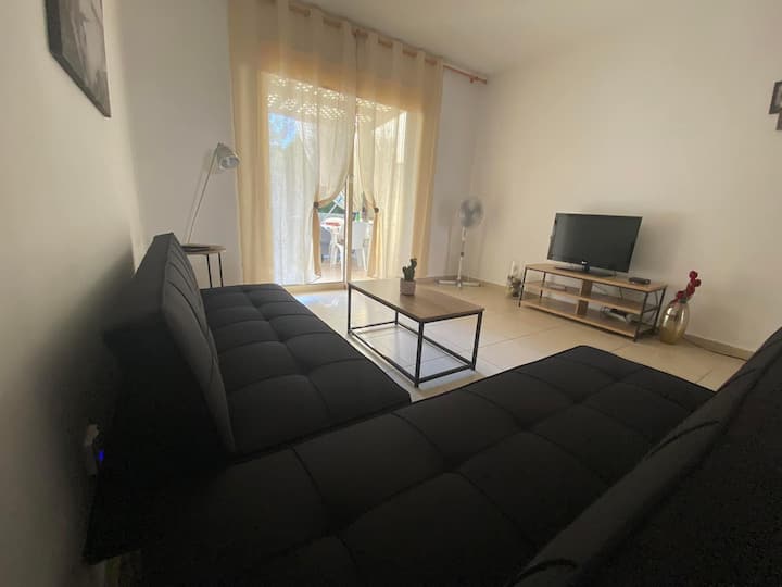Beach Apartment Elysia Park 2 Bedroom - Paphos