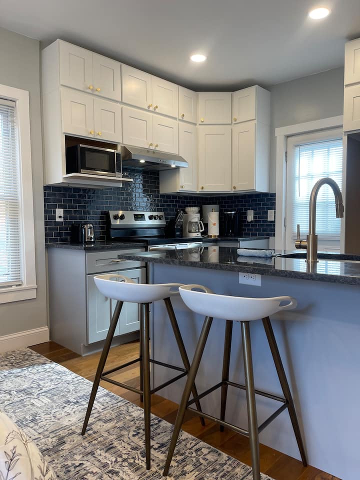 Unit 6: Newly Renovated 2nd Floor Studio - Manchester, NH