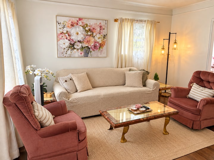 The Blush Cottage On Annabell - Ferndale, MI