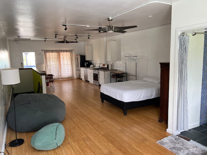 Above Kava Bar Downtown Pahoa - ハワイ州