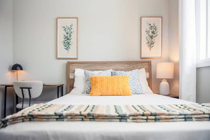 Mars 5 • Garden View Double Bed Near Transit - 