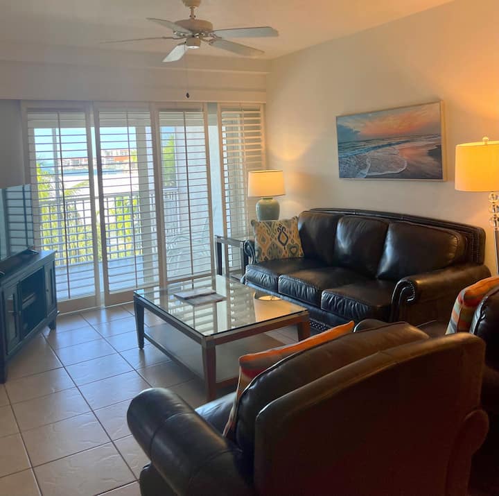 2/2  Water View & Beach Access! 406 - Marco Island, FL