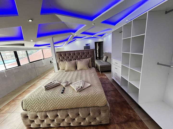 Beige 6 De Diciembre Cerca Baca Ortiz - Quito