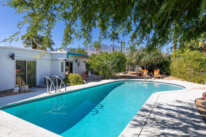 Stargazer - Vibrant Mid-century Retreat - Palm Springs, CA