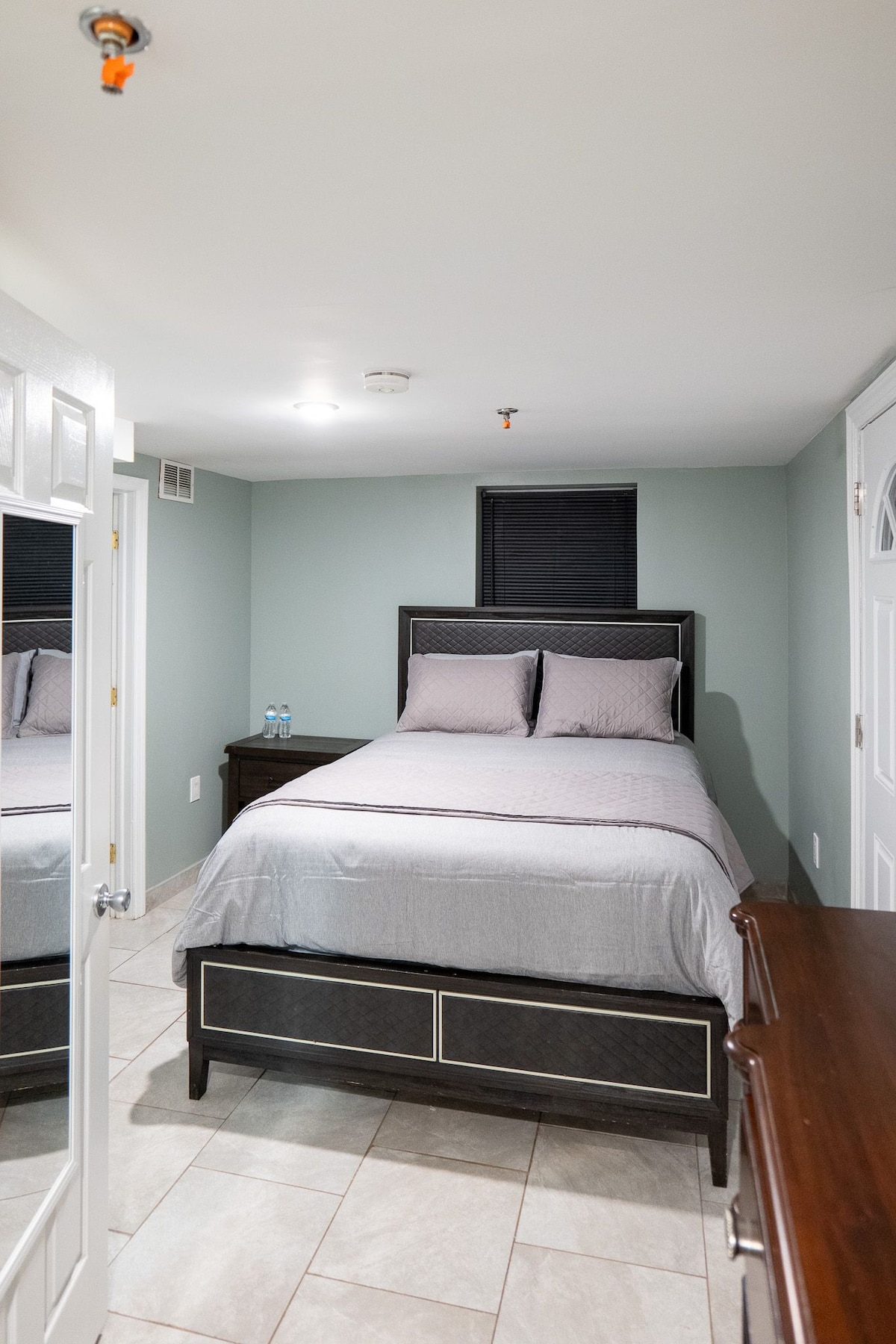 East Rutherford Places To Stay | Airbnb