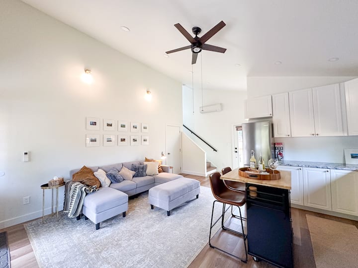 Olympic Foothills Guesthouse; New Ac & Fenced Yard - Port Angeles, WA