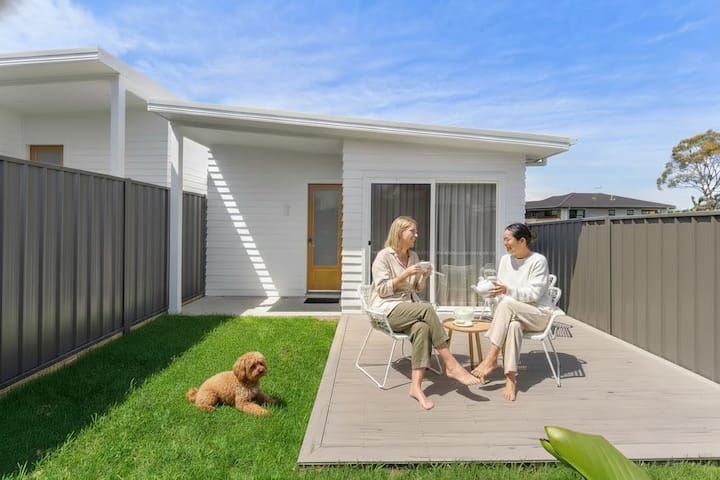 Coastal Retreat Near Shops + Beach - Wollongong