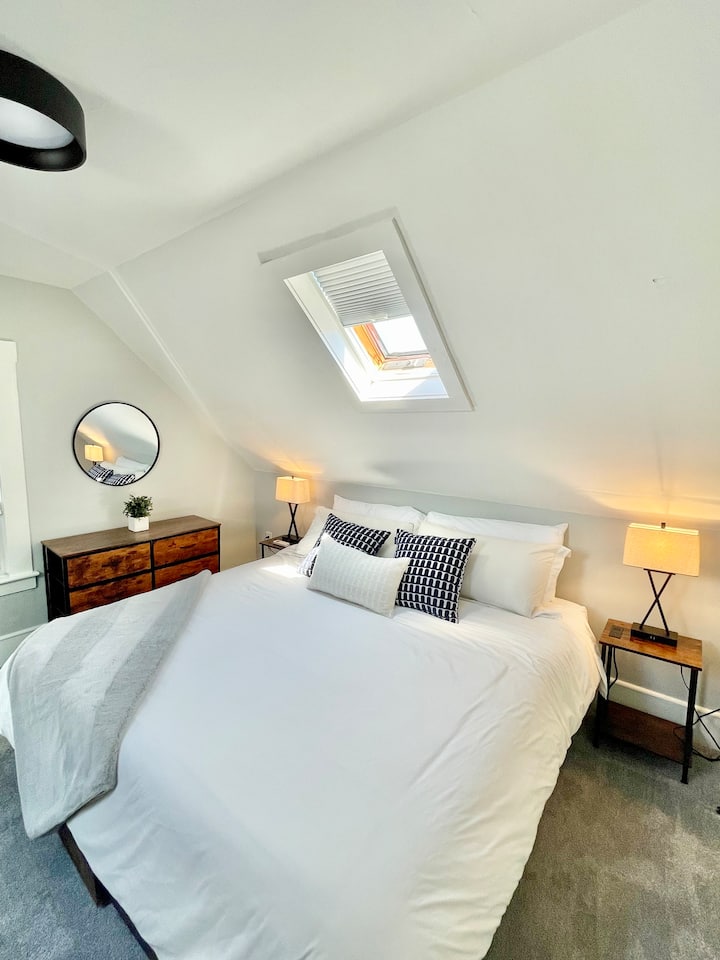 Downtown Portsmouth | 2 Bedroom | 2 King Beds - Dover, NH