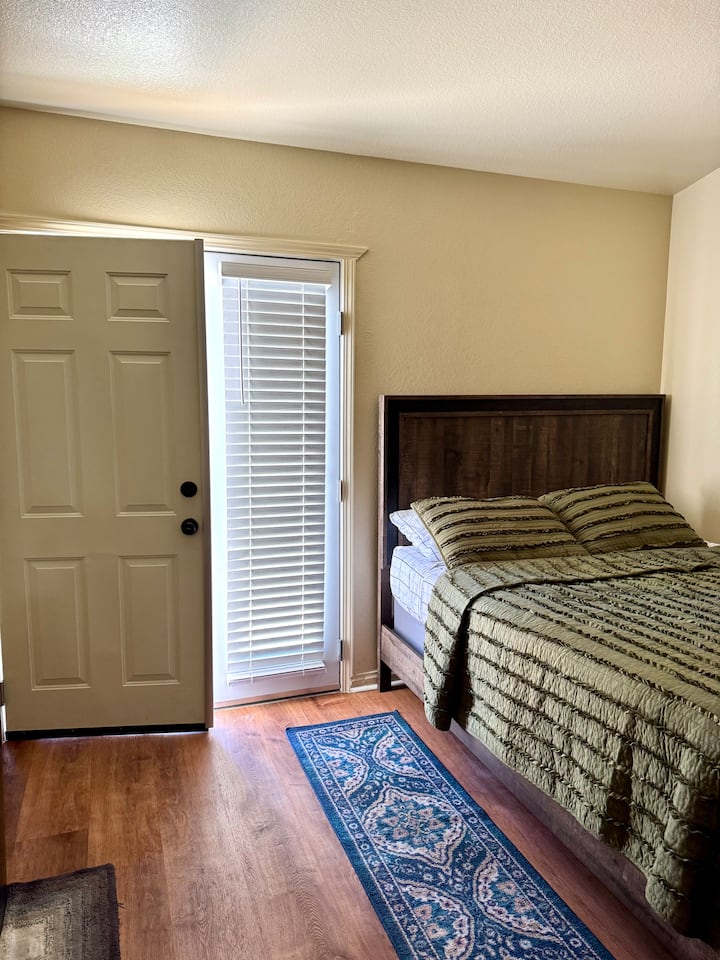 Private Comfy Room With Own Entrance & Parking - North Las Vegas, NV