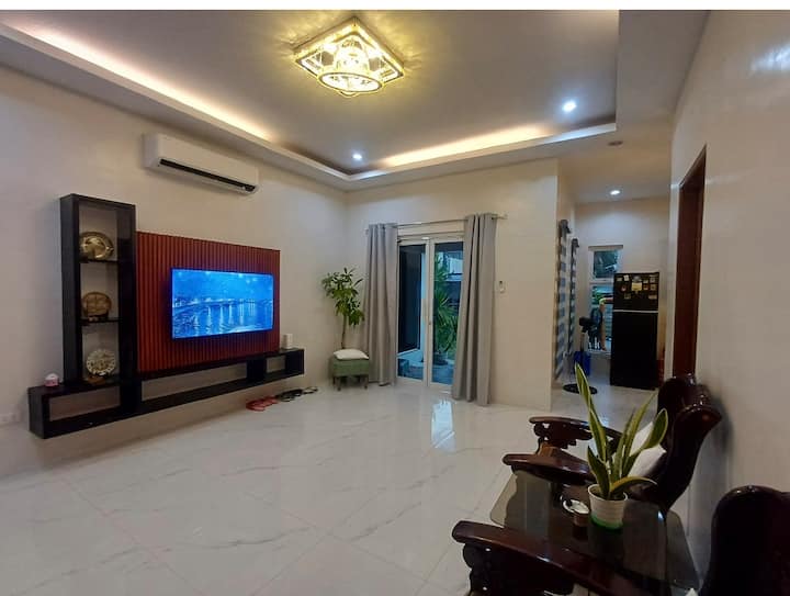 Tanauan Leyte Philippines Descanso House - Palo