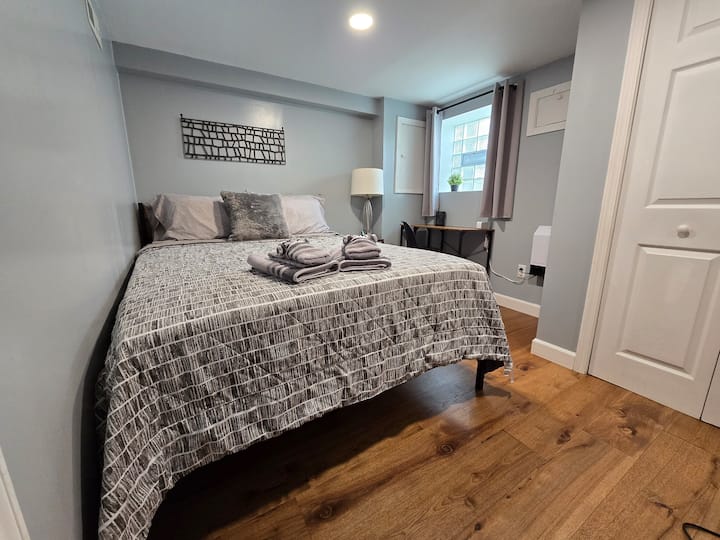 Portage Park - Private Bedroom #1 W/ Shared Spaces - Chicago, IL