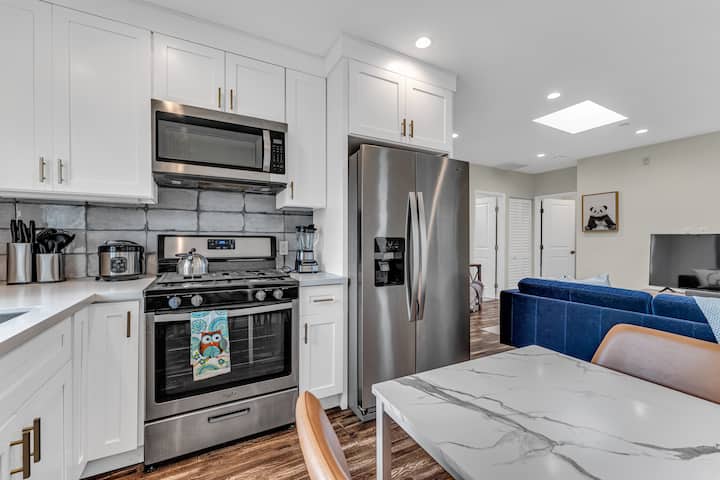 Sun Drenched Apartment With Prime Amenities - 柏克萊