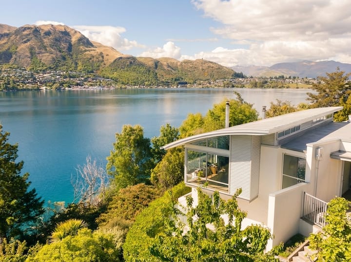 Lakefront Retreat Heated Pool, Spa, Plunge & Sauna - Queenstown