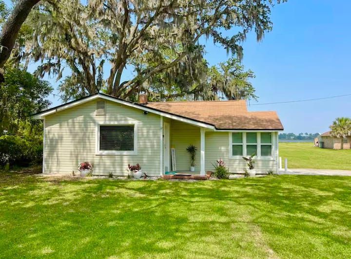 Oasis Retreat On The River! - Jacksonville, FL