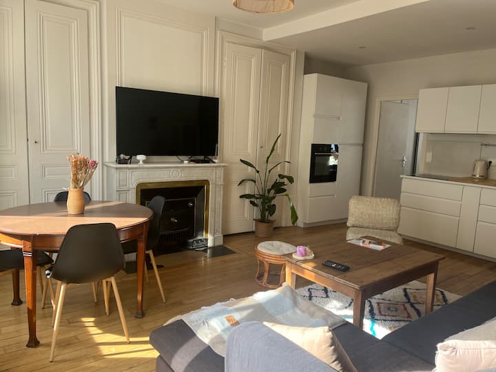 Logement Central Avec Balcon - Lione