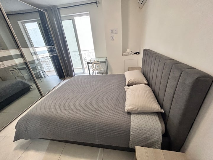 Independent With Bathroom. Shared Common Areas. - Malta