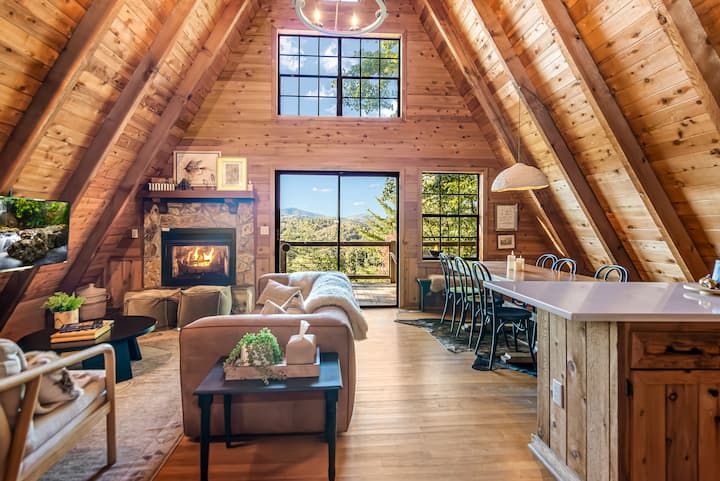 Hilltop Haus Stunning Views: Sauna | Gym | Hot Tub - Blue Ridge, GA