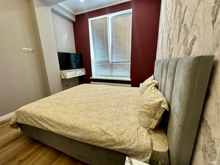Cozy Apartment In City Center - Kisjenő