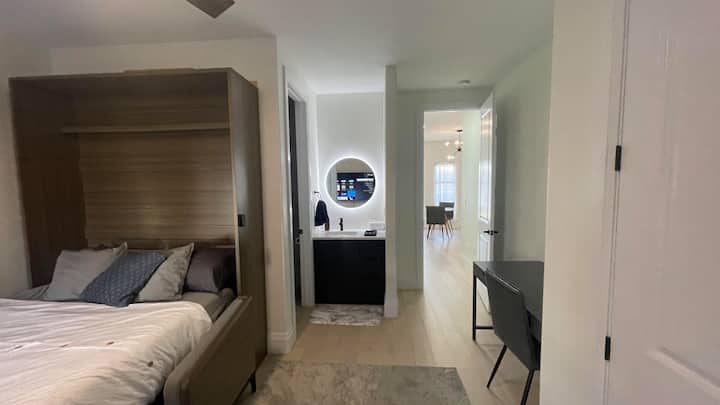 Private Luxury Inlaw Suite With Private Entrance - Windsor