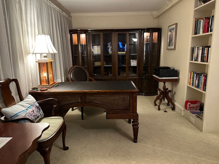 Black & White Room Of State Street Inn - Dover, DE